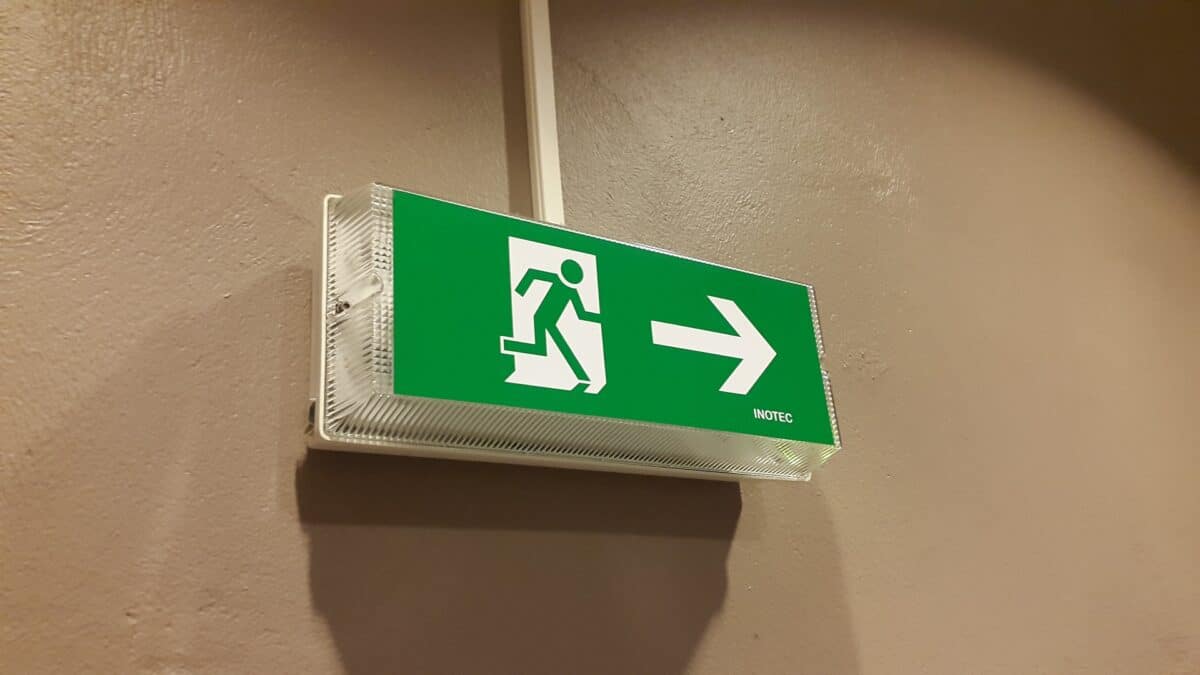 Do we need emergency escape lighting? - Flat Living